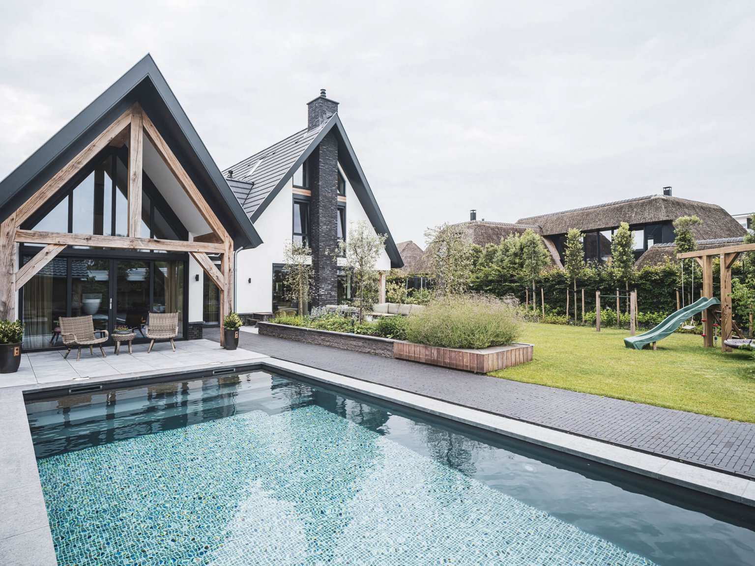 Huis met zwembad bouwen - Buitenhuis Villabouw